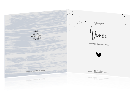 Hippe geboortekaart voor een jongen met blauwe waterverf strepen