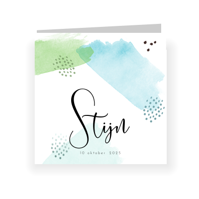 Hip waterverf geboortekaartje voor jongen met verf strepen en stipjes